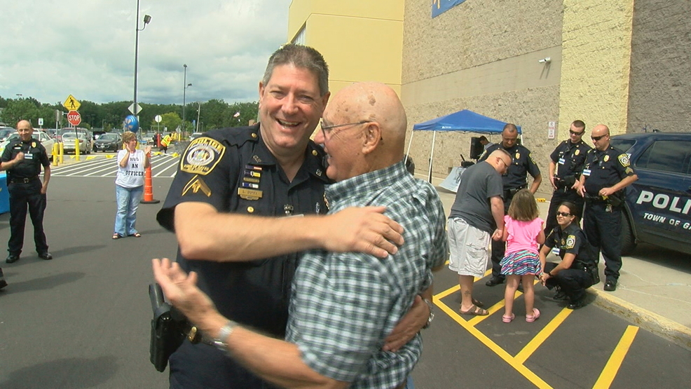 Gates police officers dish out hugs for annual "Hug A Cop" event | WHAM