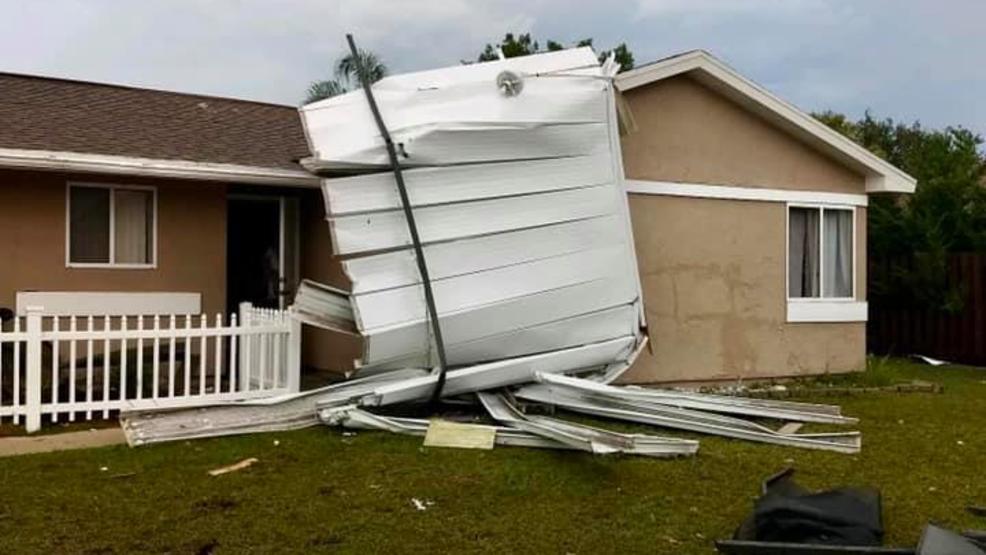 Roof blows off porch, damages two more houses | WPEC